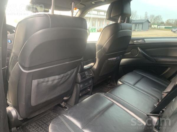 Grey BMW X5 2010 in Riga, with an engine capacity of 3.00 L and mileage of 233 thousand km for 12000 €, photo 10 on AUTOMOTO.COM.LV