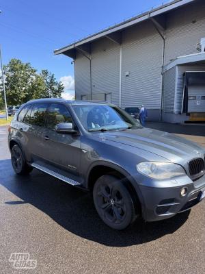 Grey BMW X5 2010 in Kaunas, with an engine capacity of 3.00 L and mileage of 296 thousand km for 11000 €, photo  on AUTOMOTO.COM.LV
