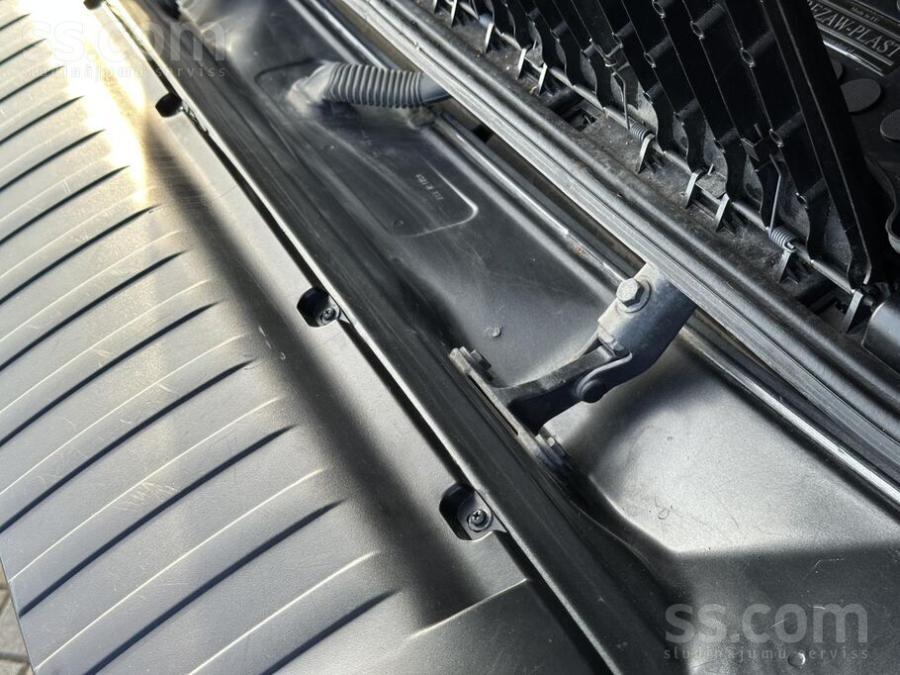 Pelēks BMW X5 2010 Tukums, ar dzinēja tilpumu 3.00 L un nobraukumu 303 tūkst. km par 7300 €, foto 10 vietnē AUTOMOTO.COM.LV