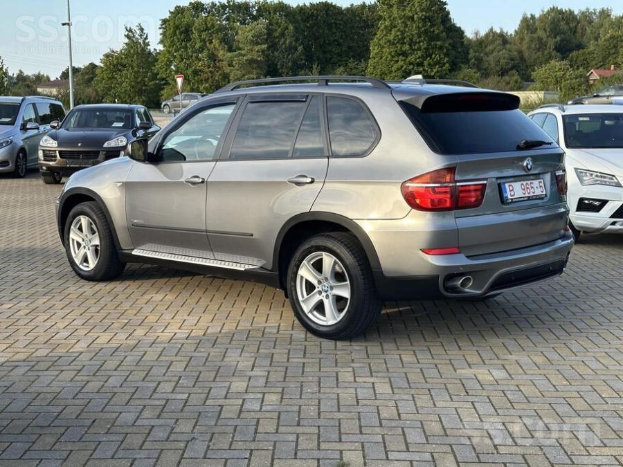 Pelēks BMW X5 2010 Tukums, ar dzinēja tilpumu 3.00 L un nobraukumu 303 tūkst. km par 7300 €, foto 25 vietnē AUTOMOTO.COM.LV