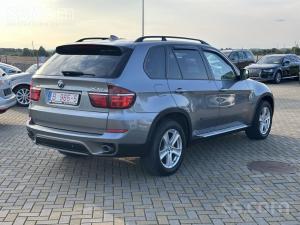 Pelēks BMW X5 2010 Tukums, ar dzinēja tilpumu 3.00 L un nobraukumu 303 tūkst. km par 7300 €, foto 29 vietnē AUTOMOTO.COM.LV