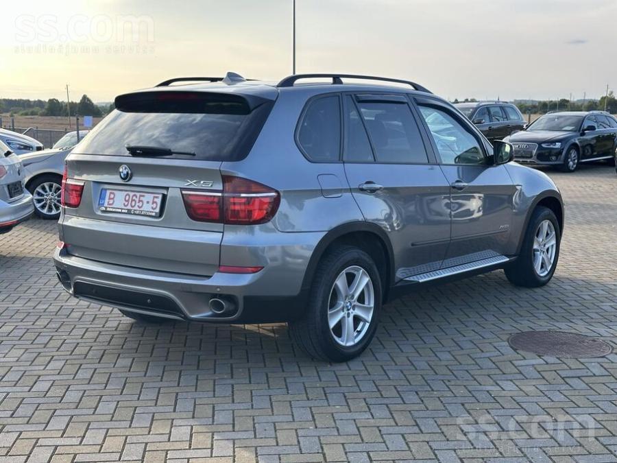 Pelēks BMW X5 2010 Tukums, ar dzinēja tilpumu 3.00 L un nobraukumu 303 tūkst. km par 7300 €, foto 29 vietnē AUTOMOTO.COM.LV