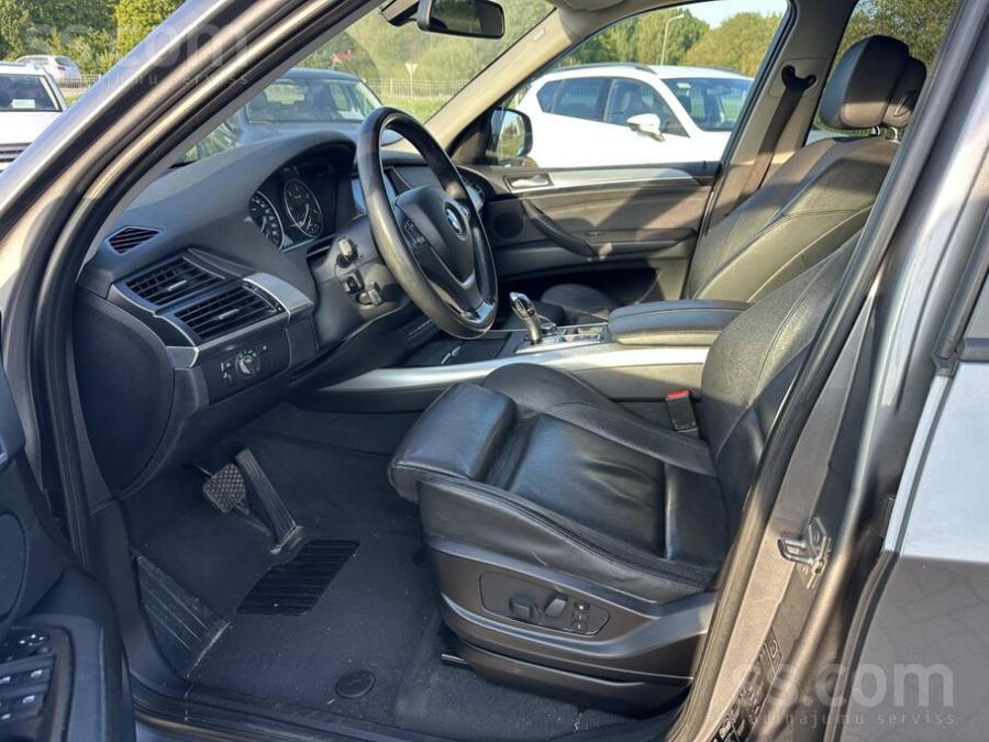 Pelēks BMW X5 2010 Tukums, ar dzinēja tilpumu 3.00 L un nobraukumu 303 tūkst. km par 7300 €, foto 35 vietnē AUTOMOTO.COM.LV