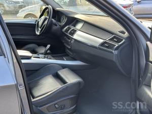 Pelēks BMW X5 2010 Tukums, ar dzinēja tilpumu 3.00 L un nobraukumu 303 tūkst. km par 7300 €, foto 43 vietnē AUTOMOTO.COM.LV