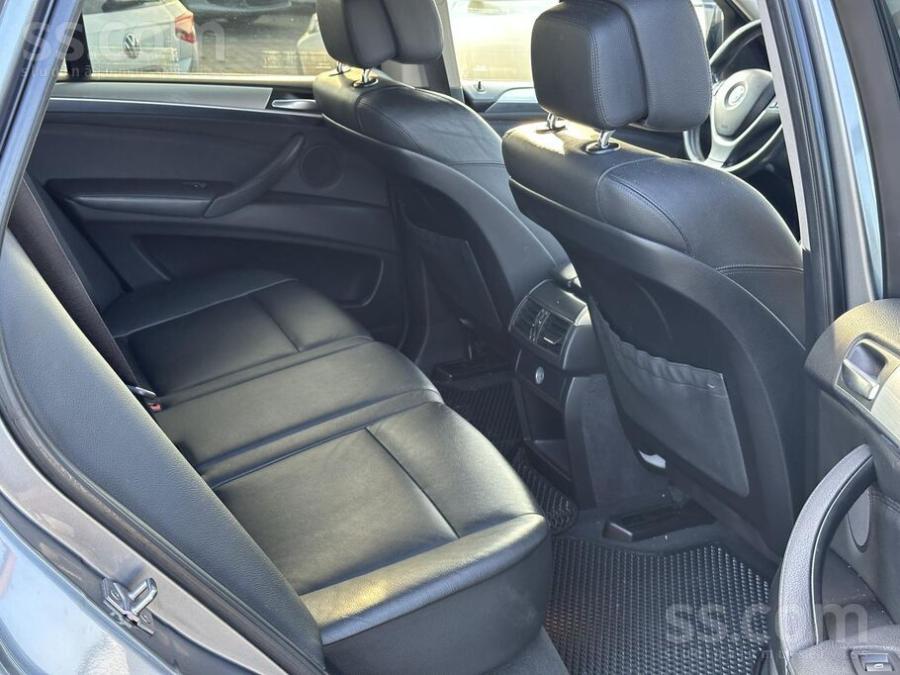 Pelēks BMW X5 2010 Tukums, ar dzinēja tilpumu 3.00 L un nobraukumu 303 tūkst. km par 7300 €, foto 45 vietnē AUTOMOTO.COM.LV