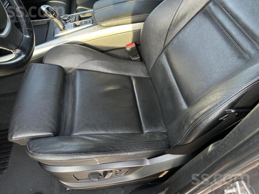 Pelēks BMW X5 2010 Tukums, ar dzinēja tilpumu 3.00 L un nobraukumu 303 tūkst. km par 7300 €, foto 47 vietnē AUTOMOTO.COM.LV