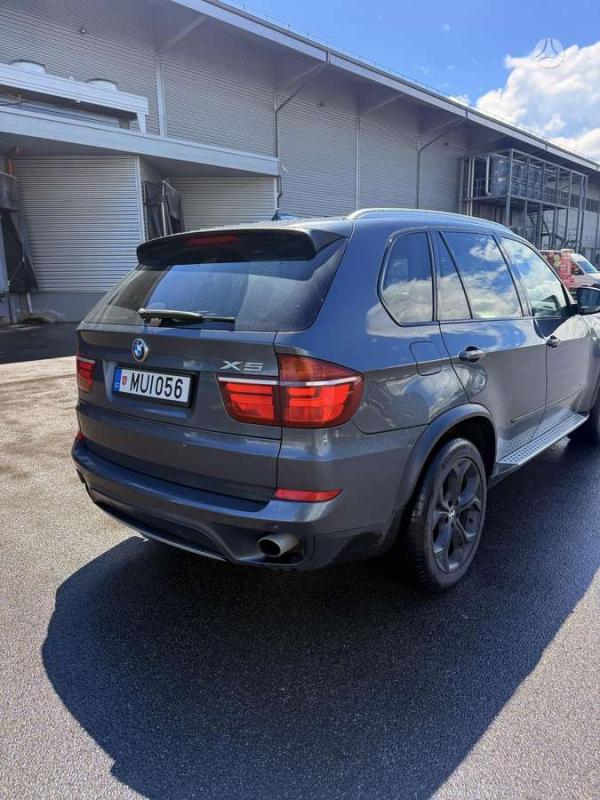 Grey BMW X5 2010 in Kaunas, with an engine capacity of 2.99 L and mileage of 298 thousand km for 10500 €, photo 3 on AUTOMOTO.COM.LV