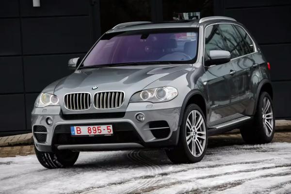 Pelēks BMW X5 2010 Jelgava, ar dzinēja tilpumu 3.00 L un nobraukumu 285 tūkst. km par 12800 €, foto 1 vietnē AUTOMOTO.COM.LV