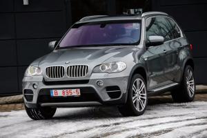 Grey BMW X5 2010 in Jelgava, with an engine capacity of 3.00 L and mileage of 285 thousand km for 12800 €, photo  on AUTOMOTO.COM.LV