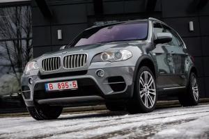 Grey BMW X5 2010 in Jelgava, with an engine capacity of 3.00 L and mileage of 285 thousand km for 12800 €, photo 3 on AUTOMOTO.COM.LV