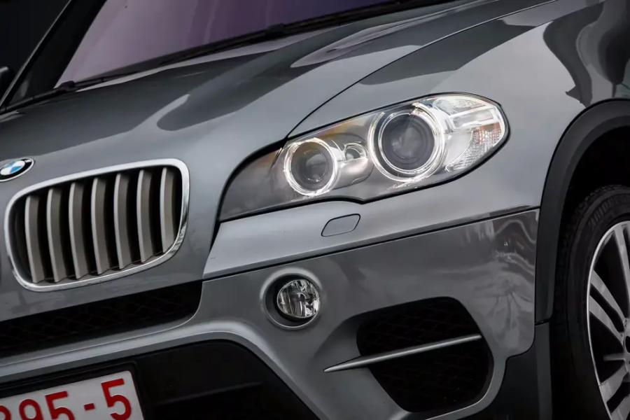 Grey BMW X5 2010 in Jelgava, with an engine capacity of 3.00 L and mileage of 285 thousand km for 12800 €, photo 4 on AUTOMOTO.COM.LV