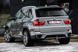 Grey BMW X5 2010 in Jelgava, with an engine capacity of 3.00 L and mileage of 285 thousand km for 12800 €, photo 8 on AUTOMOTO.COM.LV