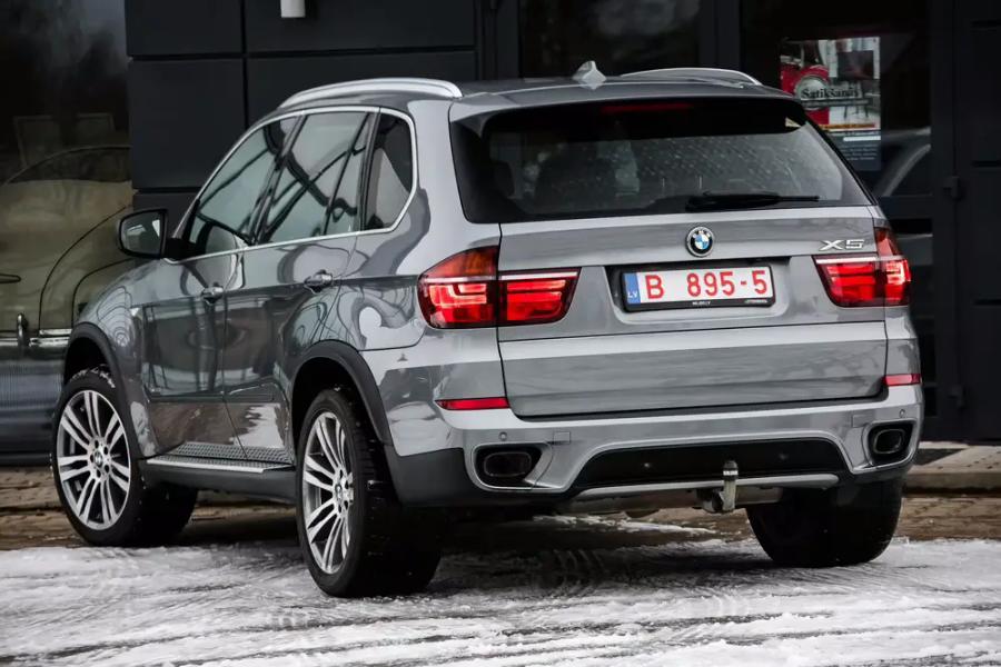 Grey BMW X5 2010 in Jelgava, with an engine capacity of 3.00 L and mileage of 285 thousand km for 12800 €, photo 8 on AUTOMOTO.COM.LV