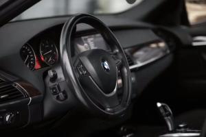 Grey BMW X5 2010 in Jelgava, with an engine capacity of 3.00 L and mileage of 285 thousand km for 12800 €, photo 10 on AUTOMOTO.COM.LV