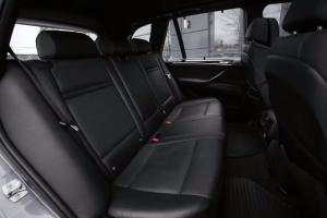 Grey BMW X5 2010 in Jelgava, with an engine capacity of 3.00 L and mileage of 285 thousand km for 12800 €, photo 12 on AUTOMOTO.COM.LV