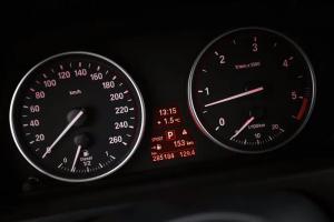 Grey BMW X5 2010 in Jelgava, with an engine capacity of 3.00 L and mileage of 285 thousand km for 12800 €, photo 23 on AUTOMOTO.COM.LV