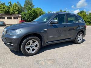 Grey BMW X5 2010 in Raseiniai, with an engine capacity of 2.99 L and mileage of 301 thousand km for 7300 €, photo  on AUTOMOTO.COM.LV