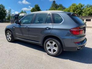 Grey BMW X5 2010 in Raseiniai, with an engine capacity of 2.99 L and mileage of 301 thousand km for 7300 €, photo 3 on AUTOMOTO.COM.LV