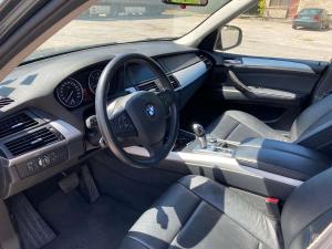 Grey BMW X5 2010 in Raseiniai, with an engine capacity of 2.99 L and mileage of 301 thousand km for 7300 €, photo 9 on AUTOMOTO.COM.LV