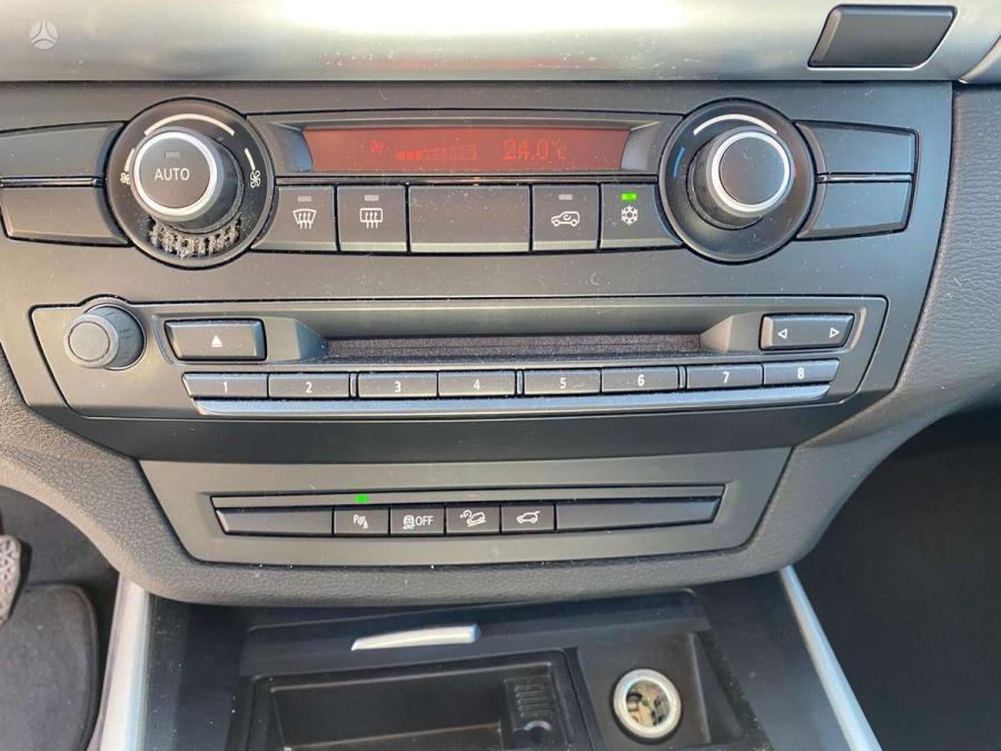 Grey BMW X5 2010 in Raseiniai, with an engine capacity of 2.99 L and mileage of 301 thousand km for 7300 €, photo 13 on AUTOMOTO.COM.LV