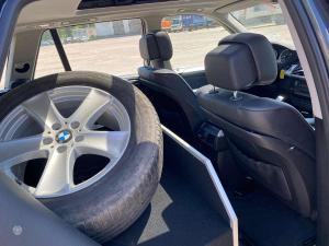 Grey BMW X5 2010 in Raseiniai, with an engine capacity of 2.99 L and mileage of 301 thousand km for 7300 €, photo 19 on AUTOMOTO.COM.LV