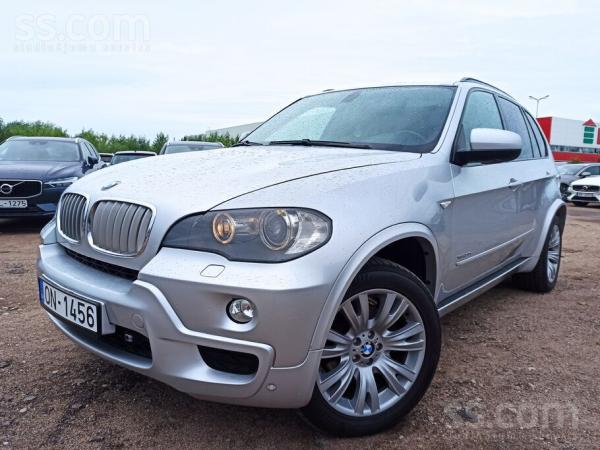 Grey BMW X5 2010 in Daugavpils, with an engine capacity of 3.00 L and mileage of 0 thousand km for 10450 €, photo 1 on AUTOMOTO.COM.LV