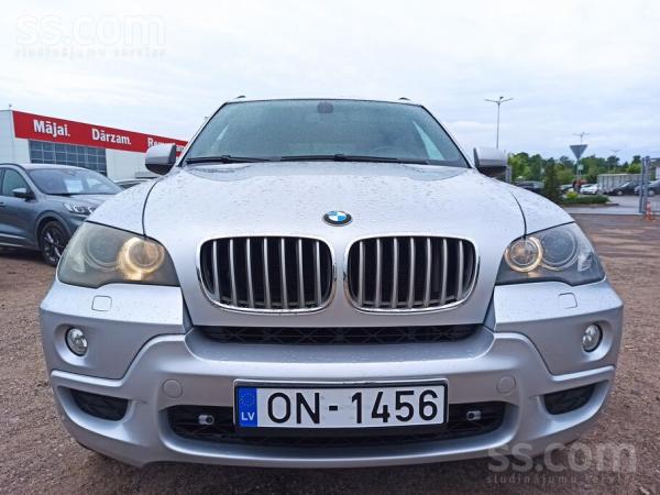Grey BMW X5 2010 in Daugavpils, with an engine capacity of 3.00 L and mileage of 0 thousand km for 10450 €, photo 3 on AUTOMOTO.COM.LV