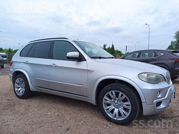 Grey BMW X5 2010 in Daugavpils, with an engine capacity of 3.00 L and mileage of 0 thousand km for 10450 €, photo 8 on AUTOMOTO.COM.LV