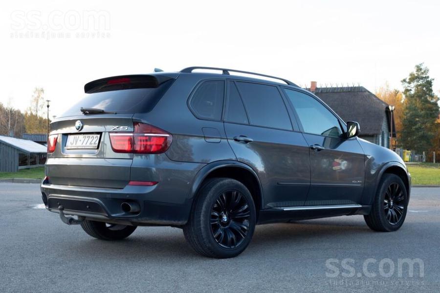 Pelēks BMW X5 2010 Rīga, ar dzinēja tilpumu 3.00 L un nobraukumu 280 tūkst. km par 11650 €, foto 5 vietnē AUTOMOTO.COM.LV