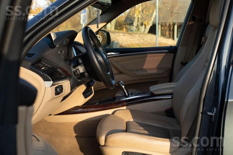 Pelēks BMW X5 2010 Rīga, ar dzinēja tilpumu 3.00 L un nobraukumu 280 tūkst. km par 11650 €, foto 7 vietnē AUTOMOTO.COM.LV