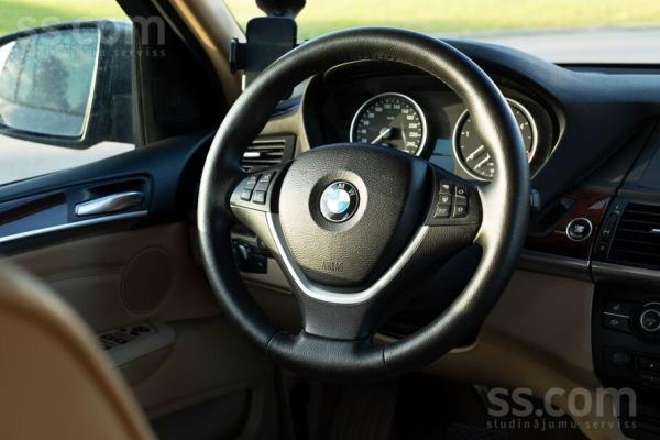 Grey BMW X5 2010 in Riga, with an engine capacity of 3.00 L and mileage of 280 thousand km for 11650 €, photo 7 on AUTOMOTO.COM.LV