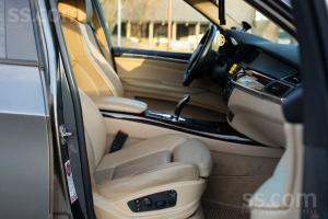 Pelēks BMW X5 2010 Rīga, ar dzinēja tilpumu 3.00 L un nobraukumu 280 tūkst. km par 11650 €, foto 11 vietnē AUTOMOTO.COM.LV