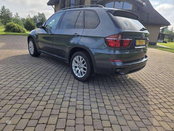 Grey BMW X5 2010 in Vilnius, with an engine capacity of 2.99 L and mileage of 326 thousand km for 7500 €, photo 4 on AUTOMOTO.COM.LV