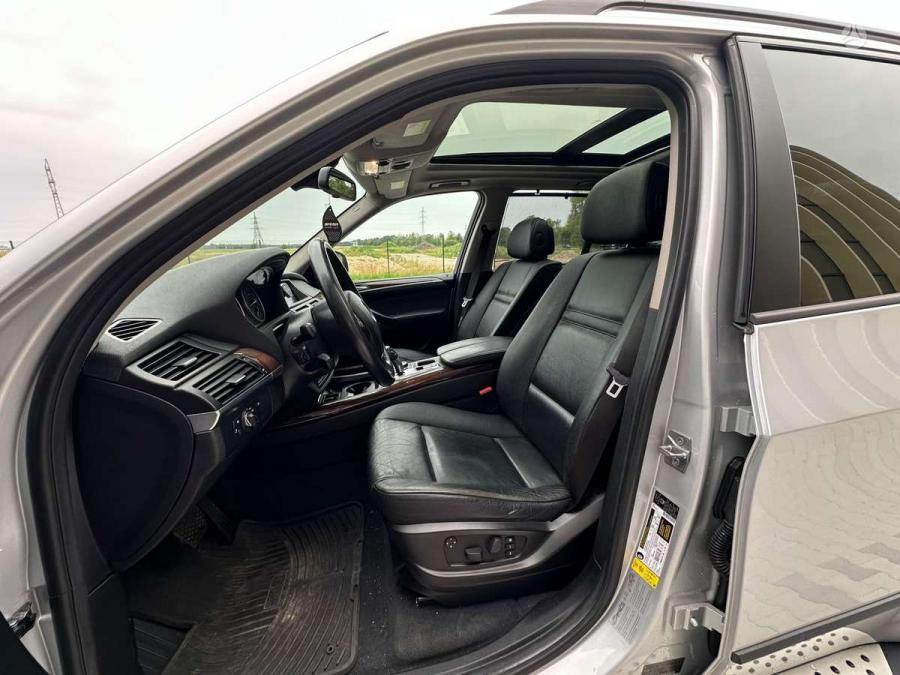 Pelēks BMW X5 2010 Klaipėda, ar dzinēja tilpumu 3.00 L un nobraukumu 232 tūkst. km par 10900 €, foto 8 vietnē AUTOMOTO.COM.LV