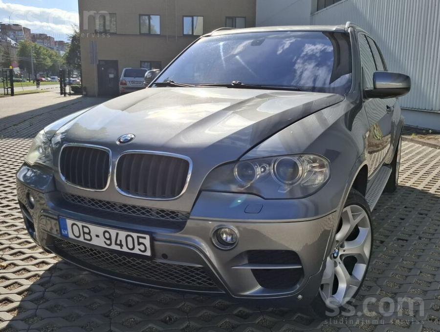 Pelēks BMW X5 2010 Rīga, ar dzinēja tilpumu 3.00 L un nobraukumu 295 tūkst. km par 12990 €, foto 4 vietnē AUTOMOTO.COM.LV