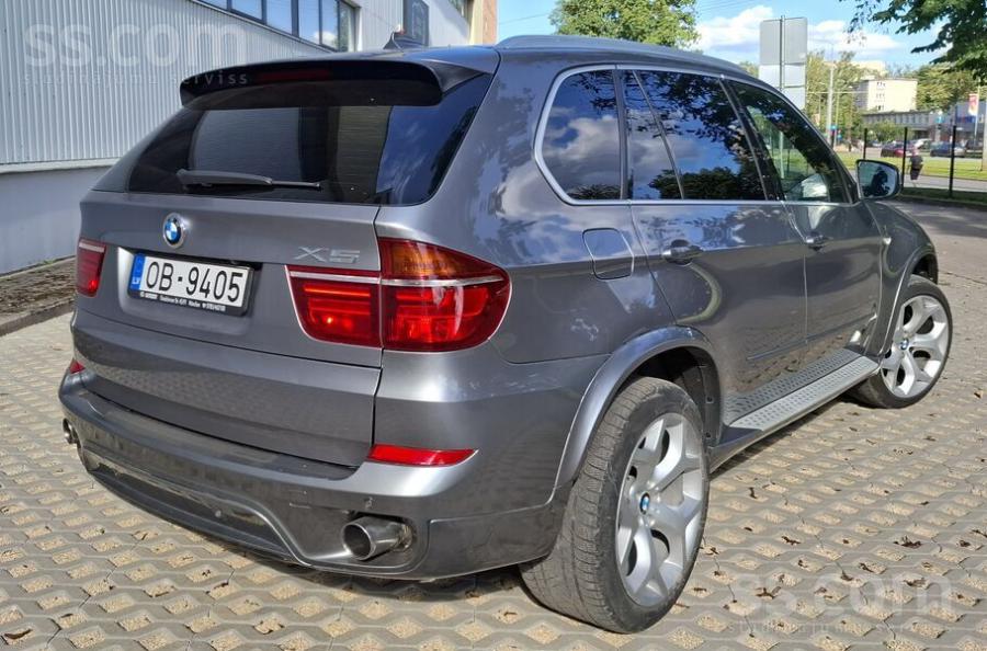 Pelēks BMW X5 2010 Rīga, ar dzinēja tilpumu 3.00 L un nobraukumu 295 tūkst. km par 12990 €, foto 8 vietnē AUTOMOTO.COM.LV