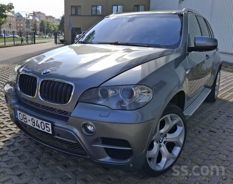 Pelēks BMW X5 2010 Rīga, ar dzinēja tilpumu 3.00 L un nobraukumu 295 tūkst. km par 12990 €, foto 14 vietnē AUTOMOTO.COM.LV