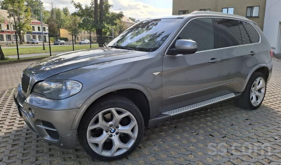 Pelēks BMW X5 2010 Rīga, ar dzinēja tilpumu 3.00 L un nobraukumu 295 tūkst. km par 12990 €, foto 16 vietnē AUTOMOTO.COM.LV