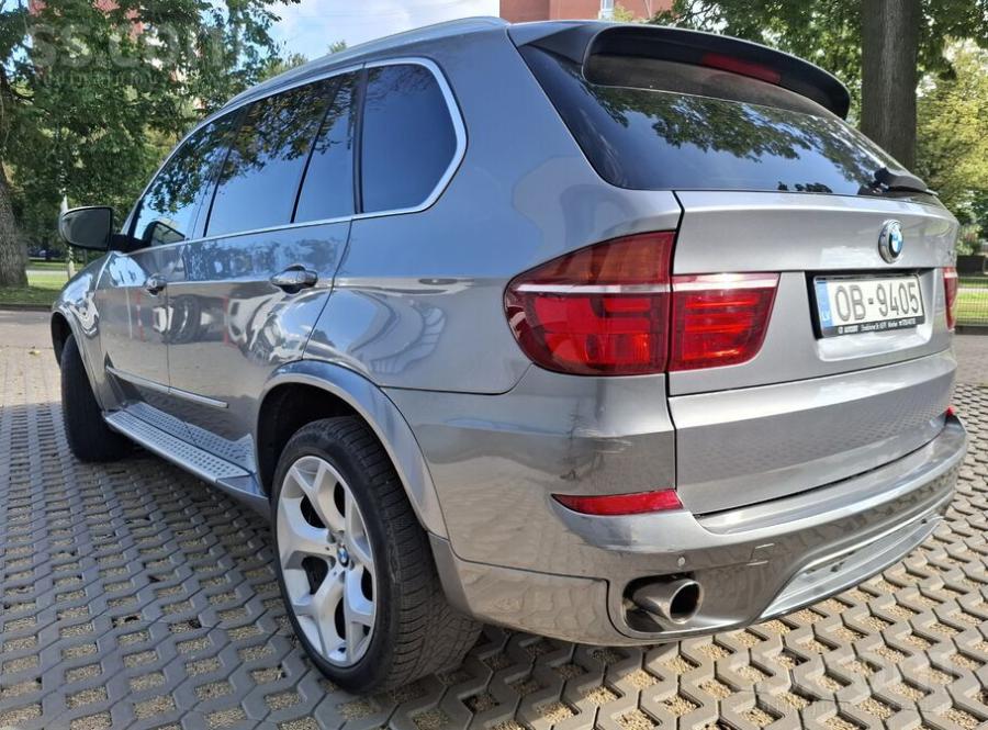 Pelēks BMW X5 2010 Rīga, ar dzinēja tilpumu 3.00 L un nobraukumu 295 tūkst. km par 12990 €, foto 19 vietnē AUTOMOTO.COM.LV