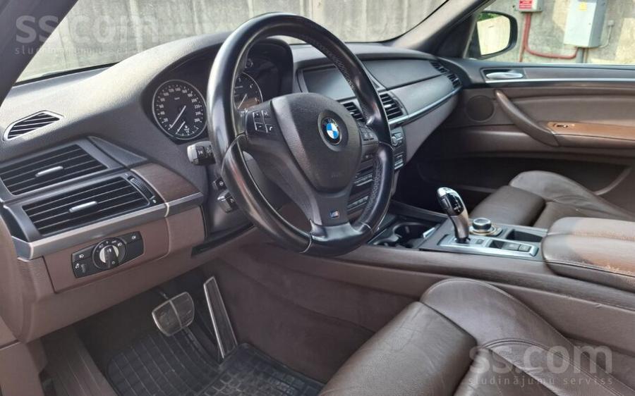 Pelēks BMW X5 2010 Rīga, ar dzinēja tilpumu 3.00 L un nobraukumu 295 tūkst. km par 12990 €, foto 26 vietnē AUTOMOTO.COM.LV