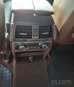 Pelēks BMW X5 2010 Rīga, ar dzinēja tilpumu 3.00 L un nobraukumu 295 tūkst. km par 12990 €, foto 29 vietnē AUTOMOTO.COM.LV