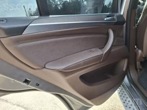 Pelēks BMW X5 2010 Rīga, ar dzinēja tilpumu 3.00 L un nobraukumu 295 tūkst. km par 12990 €, foto 35 vietnē AUTOMOTO.COM.LV