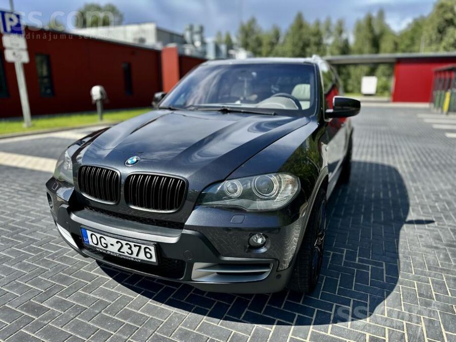 Grey BMW X5 2010 in Riga, with an engine capacity of 3.00 L and mileage of 360 thousand km for 12400 €, photo 3 on AUTOMOTO.COM.LV