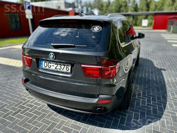 Pelēks BMW X5 2010 Rīga, ar dzinēja tilpumu 3.00 L un nobraukumu 360 tūkst. km par 12400 €, foto 5 vietnē AUTOMOTO.COM.LV