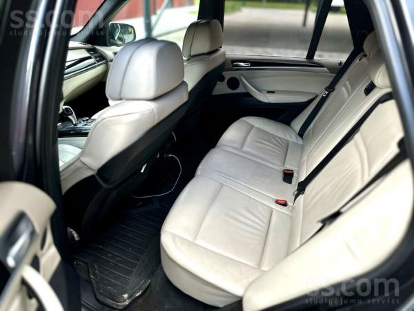 Pelēks BMW X5 2010 Rīga, ar dzinēja tilpumu 3.00 L un nobraukumu 360 tūkst. km par 12400 €, foto 10 vietnē AUTOMOTO.COM.LV