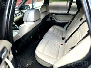 Grey BMW X5 2010 in Riga, with an engine capacity of 3.00 L and mileage of 360 thousand km for 12400 €, photo 11 on AUTOMOTO.COM.LV
