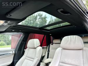 Grey BMW X5 2010 in Riga, with an engine capacity of 3.00 L and mileage of 360 thousand km for 12400 €, photo 12 on AUTOMOTO.COM.LV
