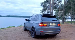 Grey BMW X5 2010 in Kaunas, with an engine capacity of 3.00 L and mileage of 377 thousand km for 8500 €, photo 7 on AUTOMOTO.COM.LV