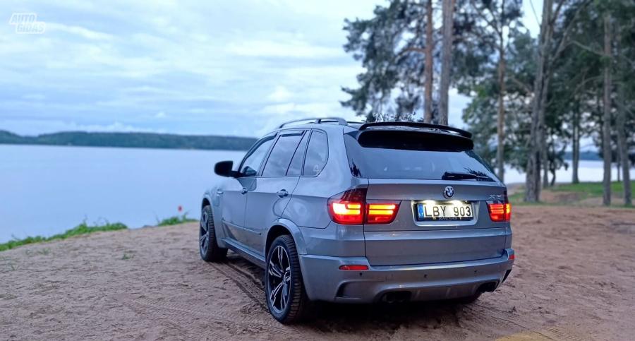 Grey BMW X5 2010 in Kaunas, with an engine capacity of 3.00 L and mileage of 377 thousand km for 8500 €, photo 7 on AUTOMOTO.COM.LV