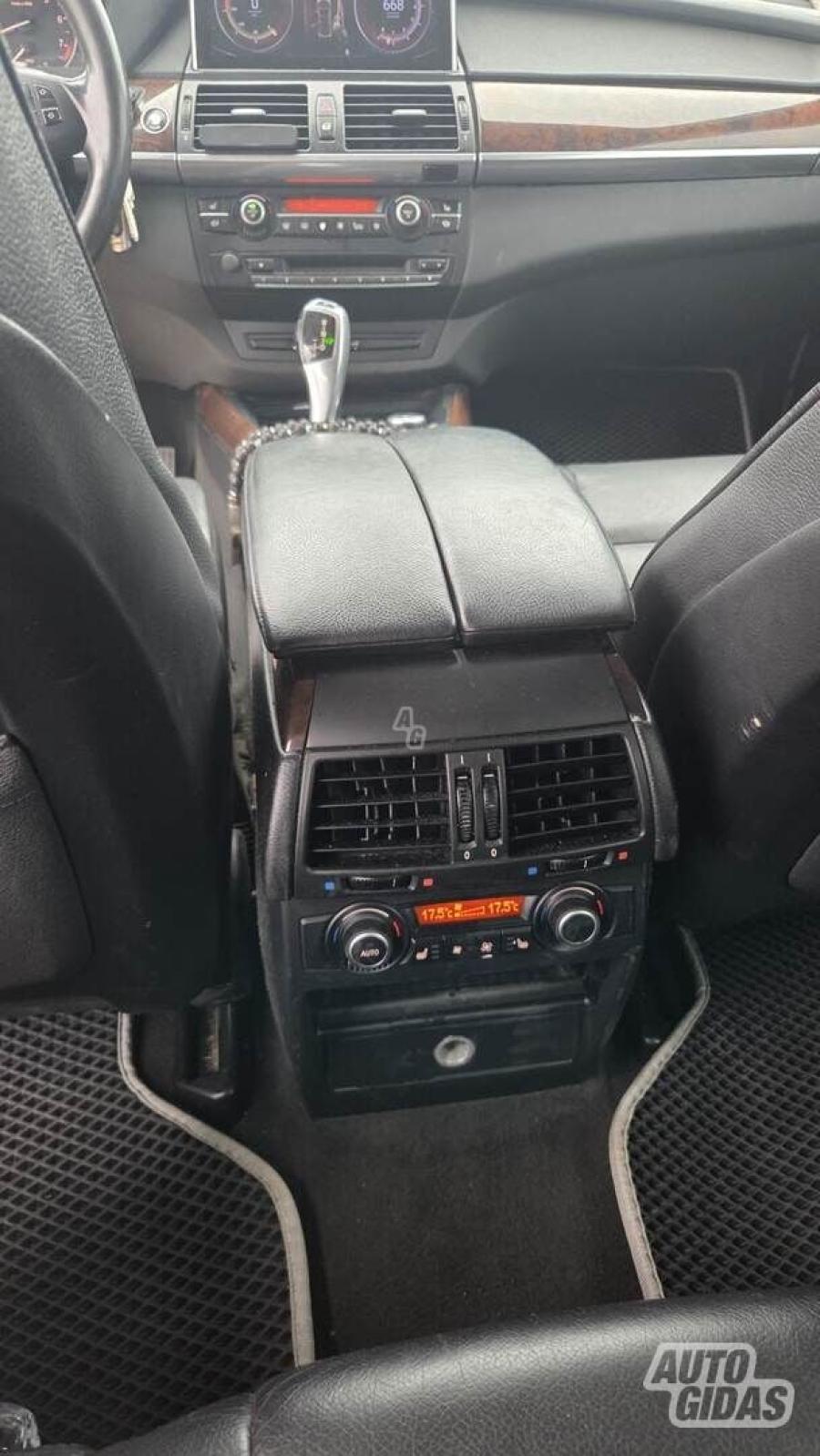 Grey BMW X5 2010 in Kaunas, with an engine capacity of 3.00 L and mileage of 377 thousand km for 8500 €, photo 10 on AUTOMOTO.COM.LV